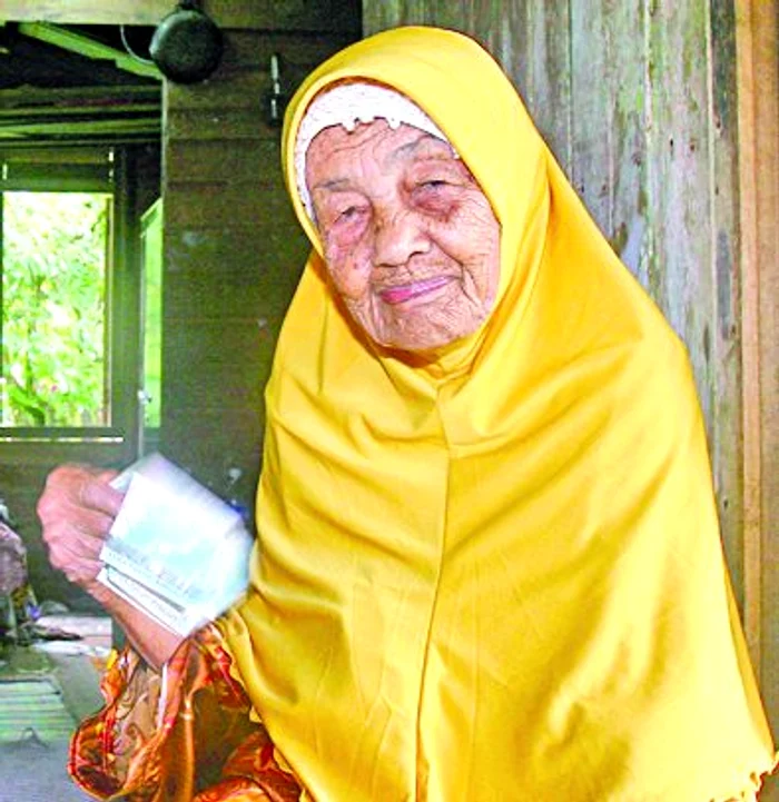 Femeia de 108 ani vrea copil cu soţul de 38 de ani