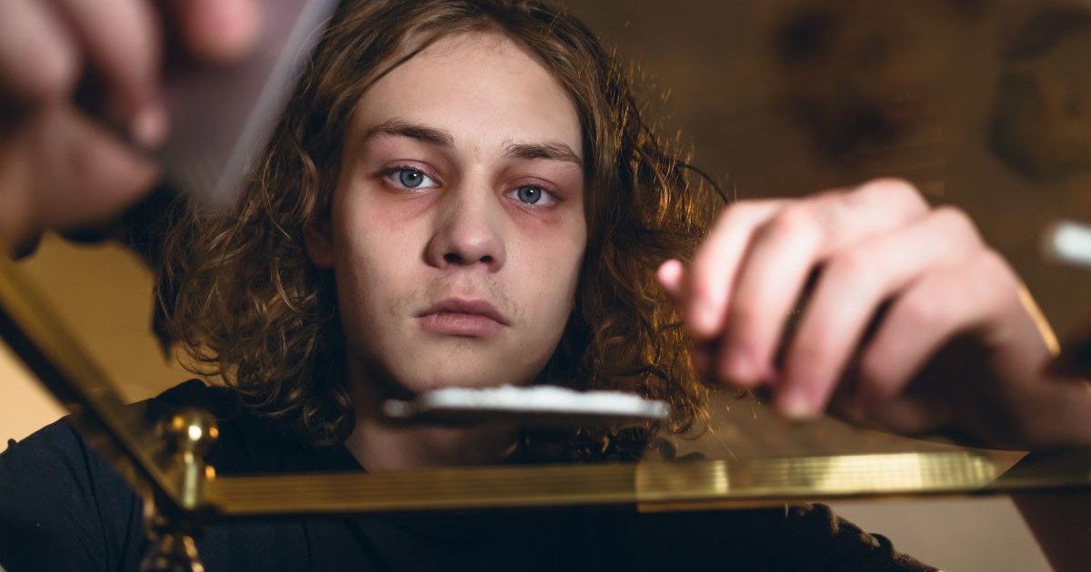 Ce pot face părinții dacă copilul ia droguri. România are un milion de ...