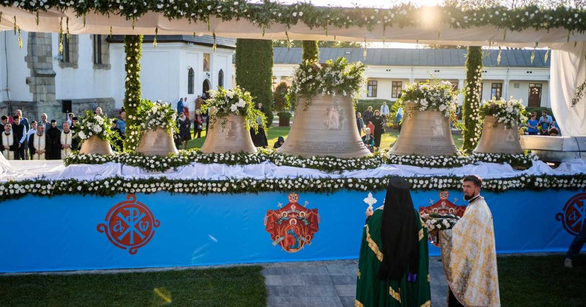 Clopote seculare înlocuite cu unele noi, turnate la Innsbruck ...