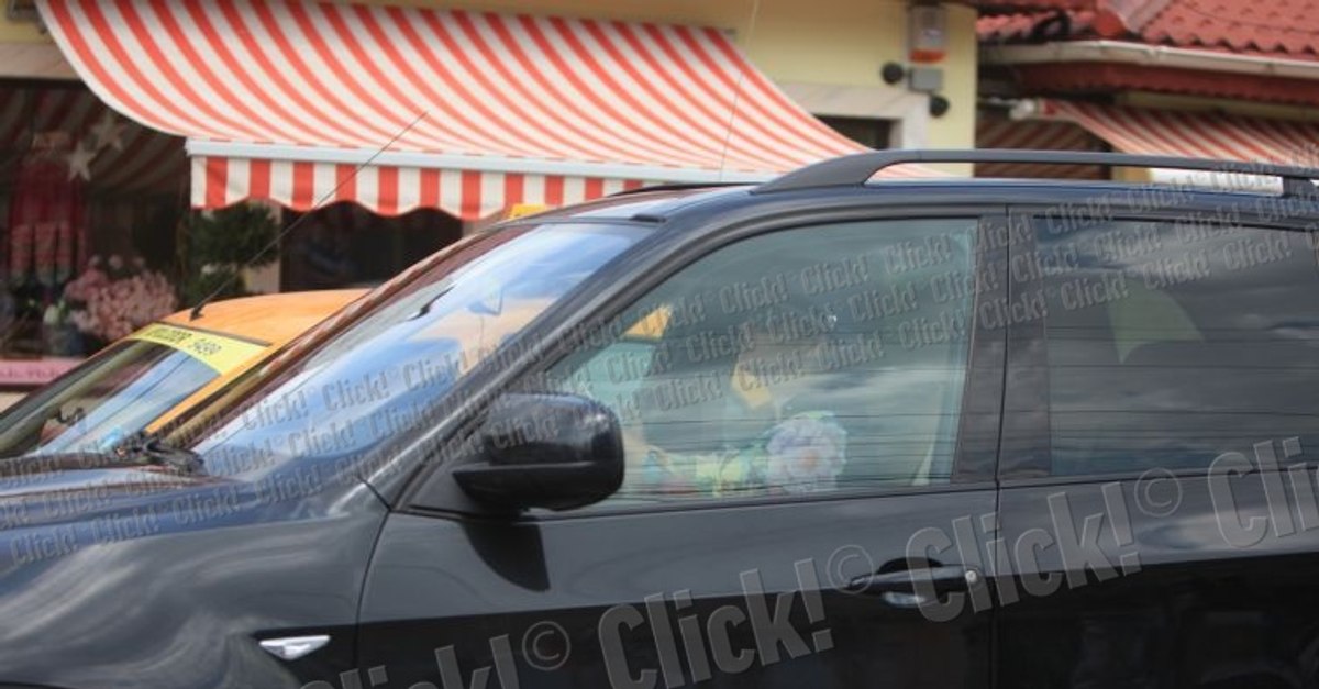 FOTO EXCLUSIV Andreea Marin, «martor» la înmormântarea mamei fraţilor ...