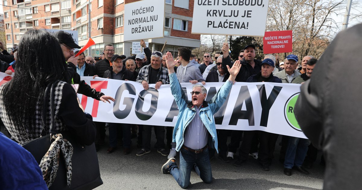 Proteste la Sarajevo împotriva Înaltului Reprezentant al comunității ...