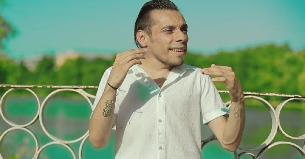 Ce mașină conduce Edy Talent, cel mai scund manelist din România. Ce ...