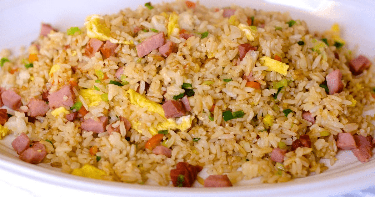 Orez chinezesc cu ou şi şuncă
