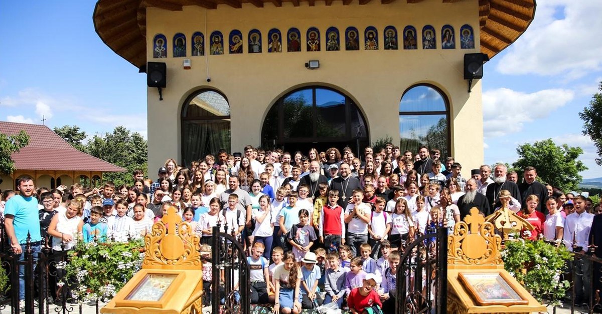 Schitul de la Tanacu, transformat în mânăstire de călugări. Ce s-a ...