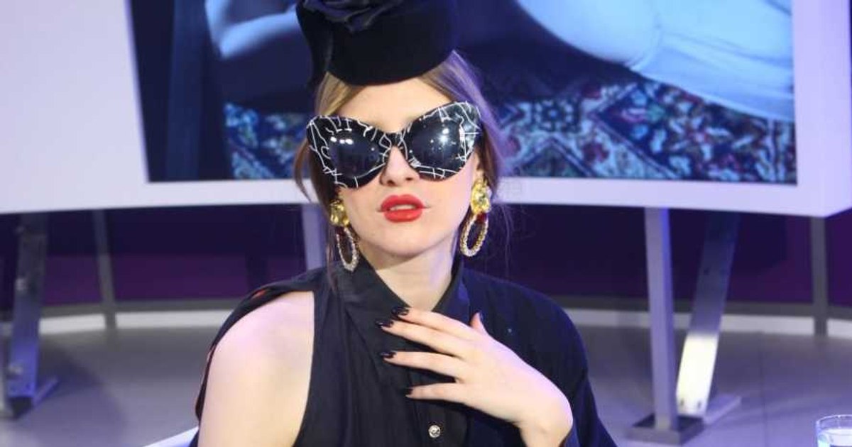 Iulia Albu: „Elena Udrea e stereotipul femeii Barbie. Carmen Iohannis ...