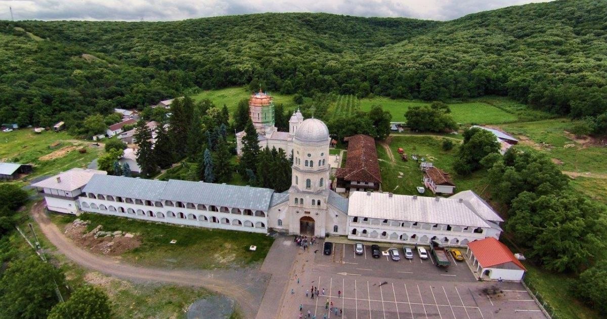 FOTO VIDEO Mănăstirile din Tulcea sau locul unde se odihnesc sfinţii ...