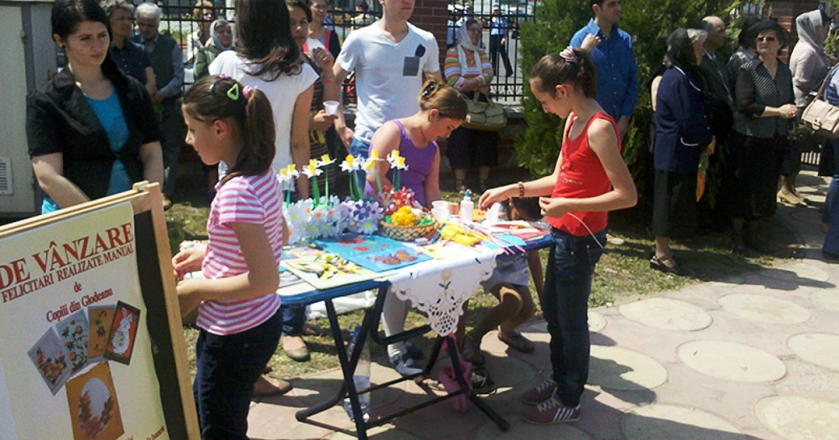 Felicitări realizate de copiii din Glodeanu Siliştea, scoase la ...