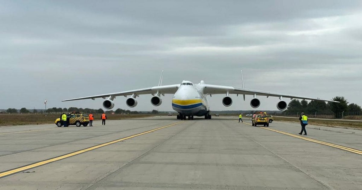 Premieră pentru România. Antonov-225, cel mai mare avion din lume, a ...