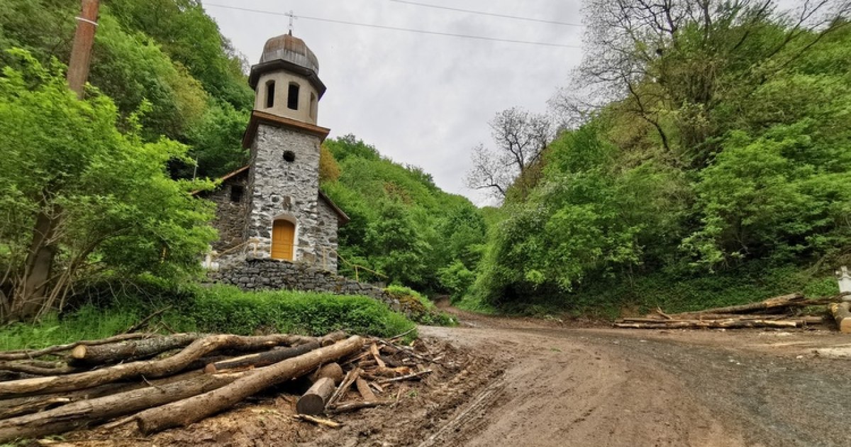 Ce s-a ales de Drumul Aurului care duce la Treptele Romane şi la ...