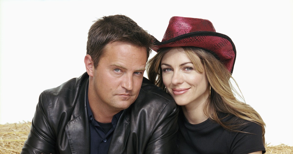Elizabeth Hurley a lucrat cu Matthew Perry, dar a ajuns să regrete: „A ...