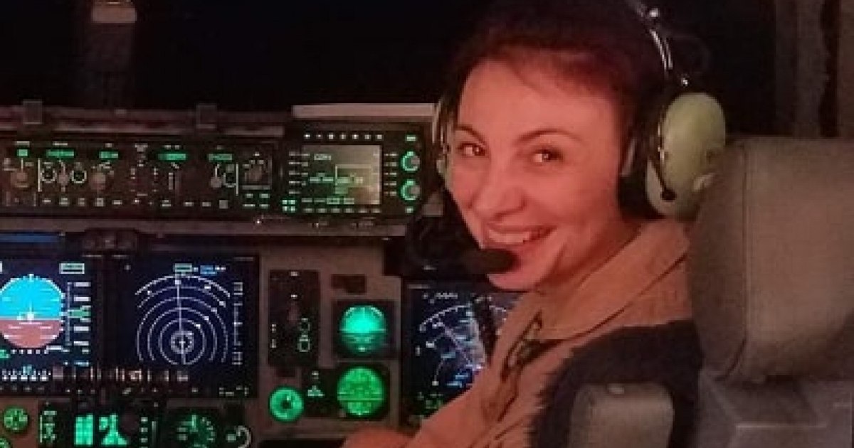 Simona Măierean este prima femeie pilot comandant de aeronavă în cadrul ...