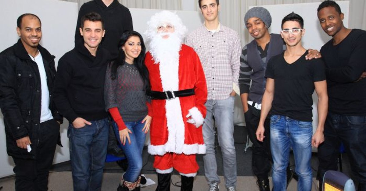 Trupa Mandinga colindă alături de un concurent de la Vocea României