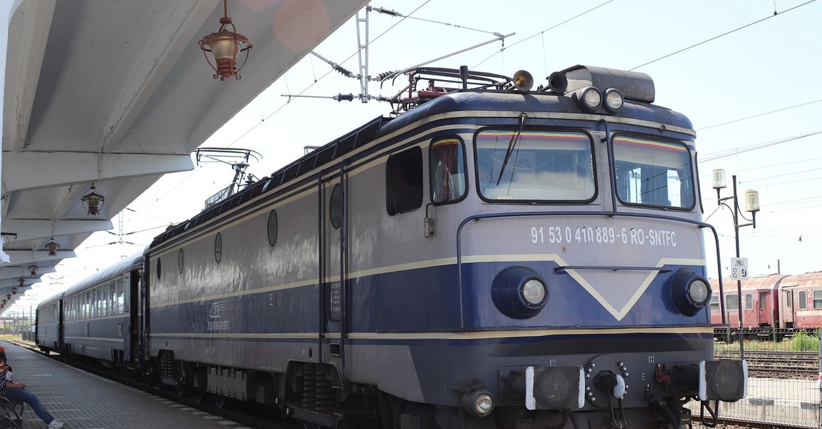 Imagini șocante dintr-un tren românesc! Vagoane pline de gheață și ...