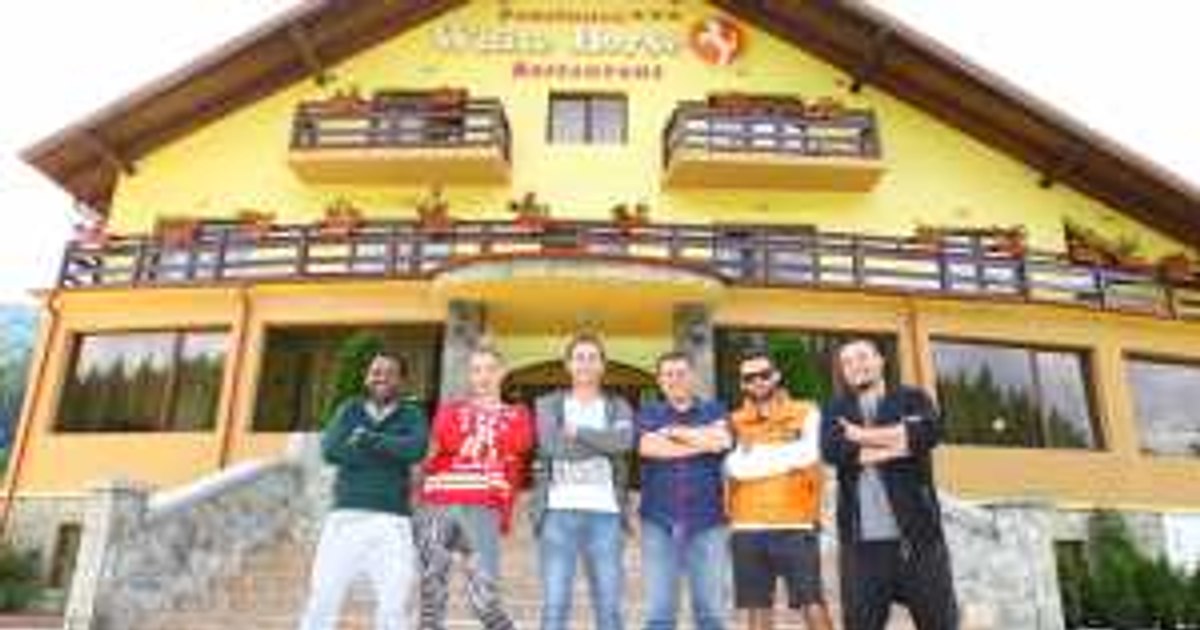 Dansatorii Edi Stancu, Bogdan Boantă, Cocuţa şi Antonio spun „Poftiţi ...