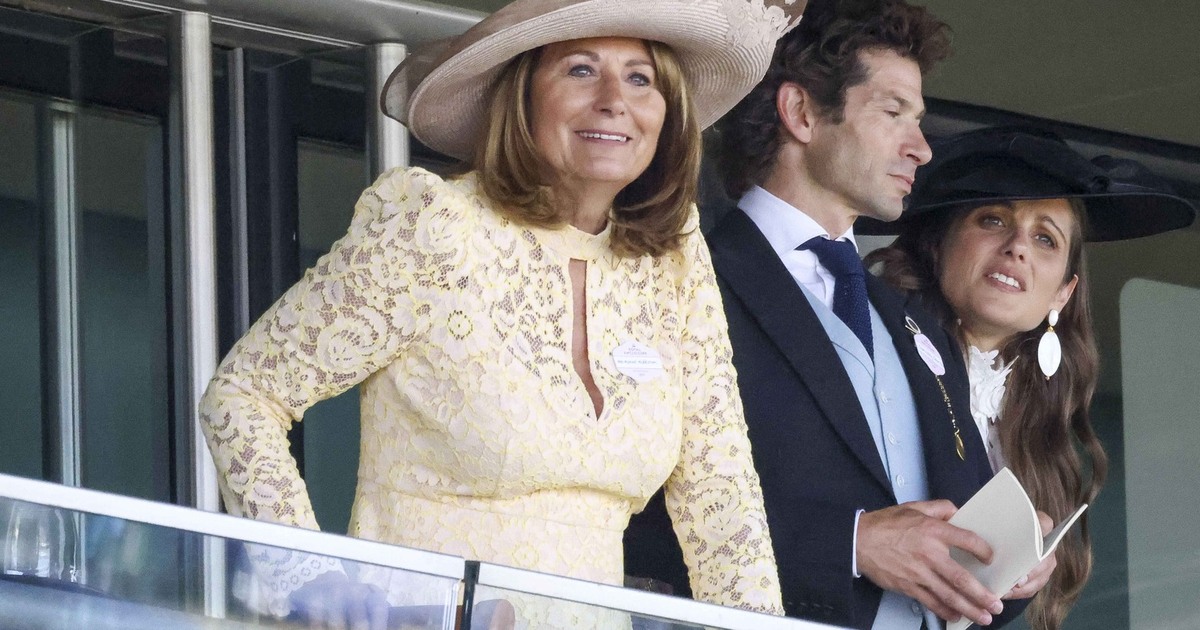 Carole Middleton, mai îndrăzneață în ținute decât fiica sa mai tânără ...