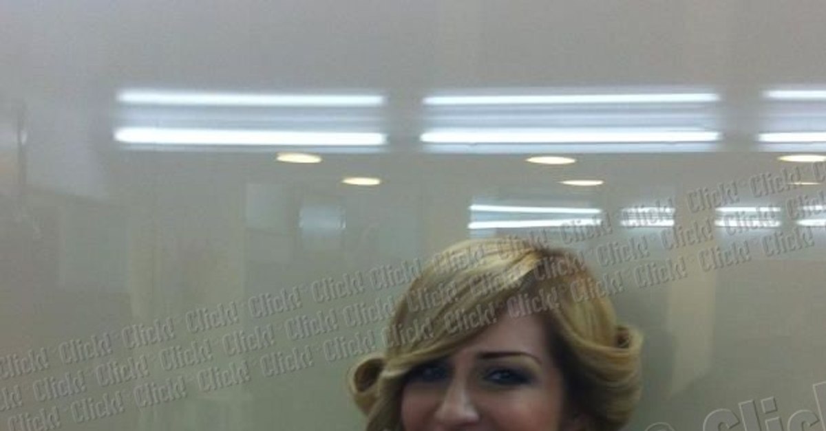 FOTO Aşa se coafează Julia Jianu, de Revelion