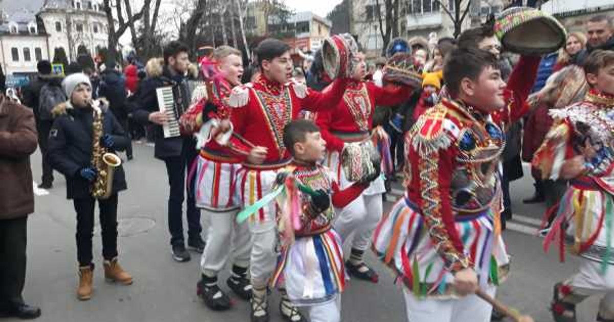 Arnăuţii, capra mută, cerbul şi cârcelul. Datini şi obiceiuri de Anul ...