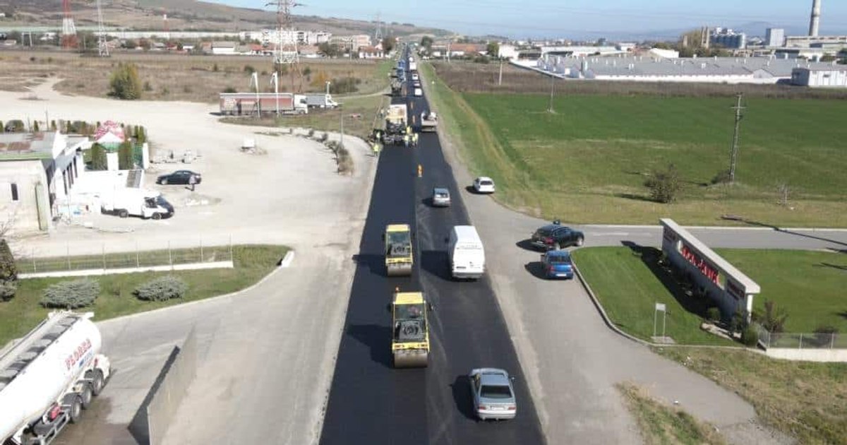 Una dintre cele mai circulate șosele din România, asfaltată după un ...