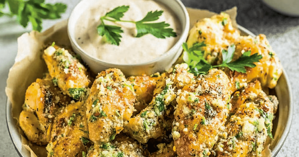 Aripioare cu parmezan, usturoi și pătrunjel