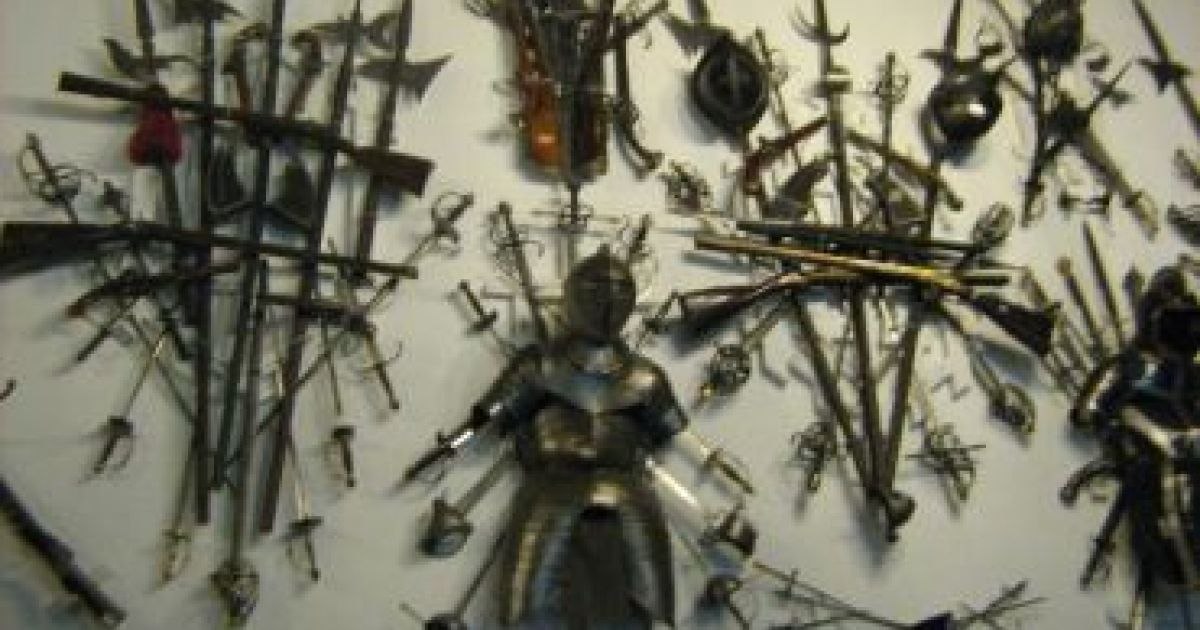 Timişoara: EXCLUSIV Expoziţie de arme albe vechi de sute de ani la ...