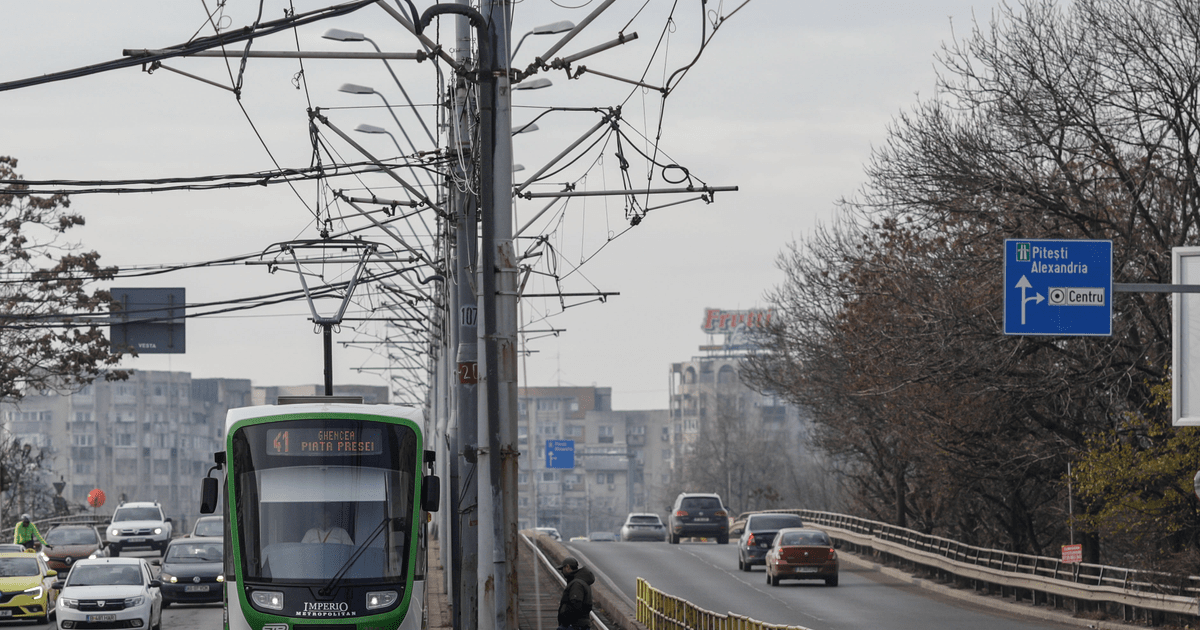 Unul dintre noile tramvaie Imperio din București s-a stricat la câteva ...