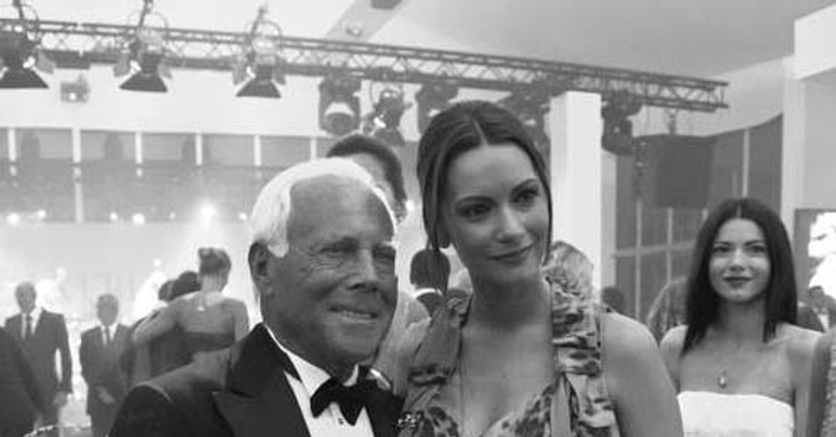 Anca Rusu, prezentatoarea Observatorului, în braţele lui Giorgio Armani ...