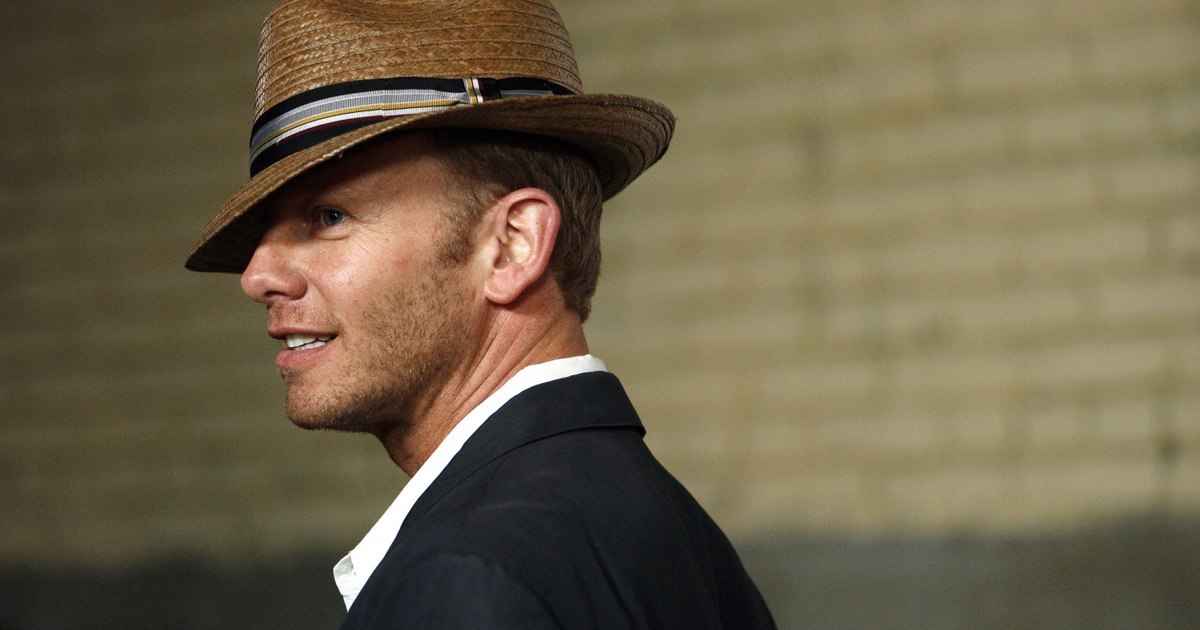 Steve Sanders, blondul din „Beverly Hills 90210“, e stripper în trupa ...