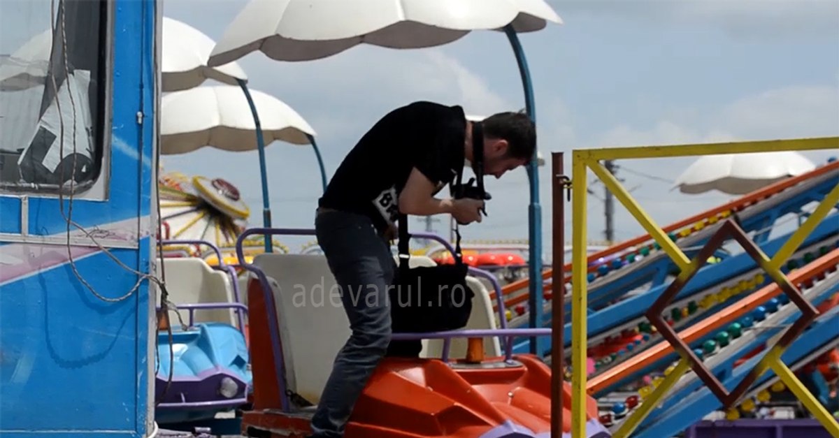 Caruselul groazei la Buzău. O mamă şi băieţelul ei au căzut cu maşinuţa ...