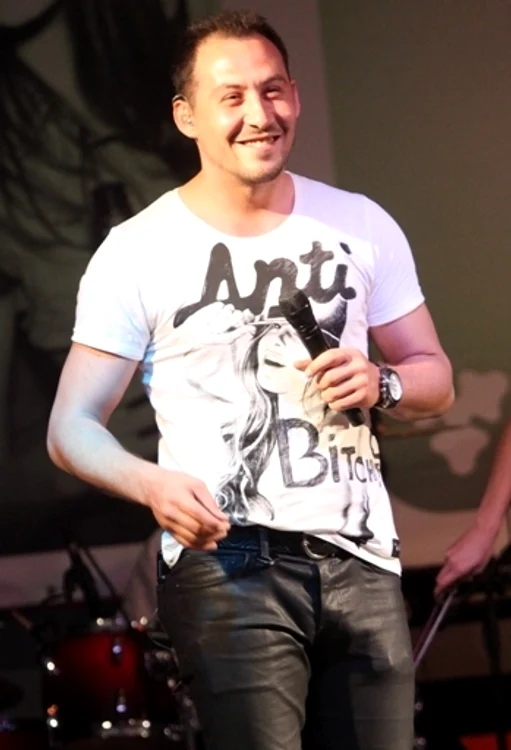 Ştefan Stan, la un pas să se înece? Vezi cât a stat artistul sub apă la ...