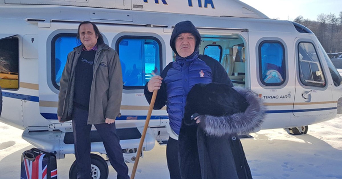 Poze de senzaţie. Gigi Becali, cu elicopterul la mănăstire, de Bobotează