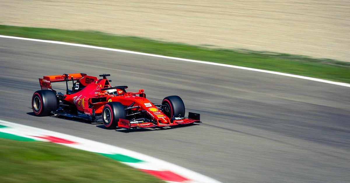 Românii preferă să urmărească cursele de Formula 1 online sau să ...