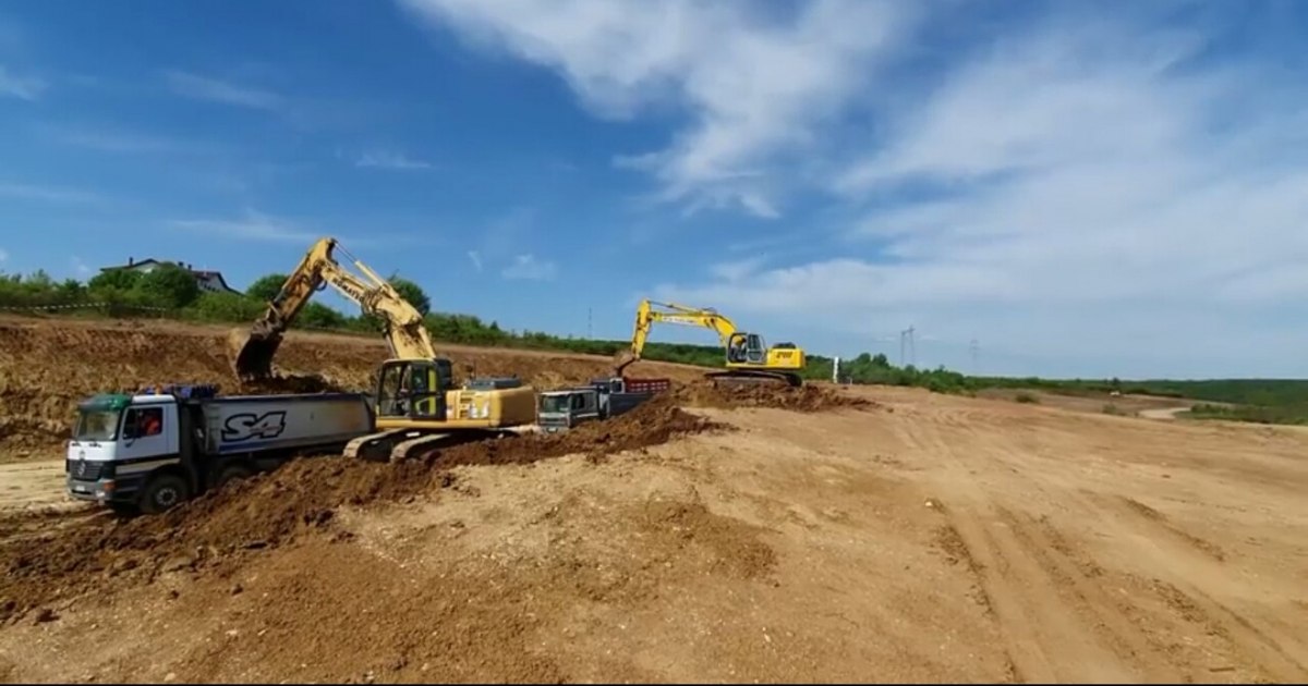 VIDEO Primele imagini cu lucrările la autostrada Sibiu-Piteşti. „Constructorul a revenit cu ...