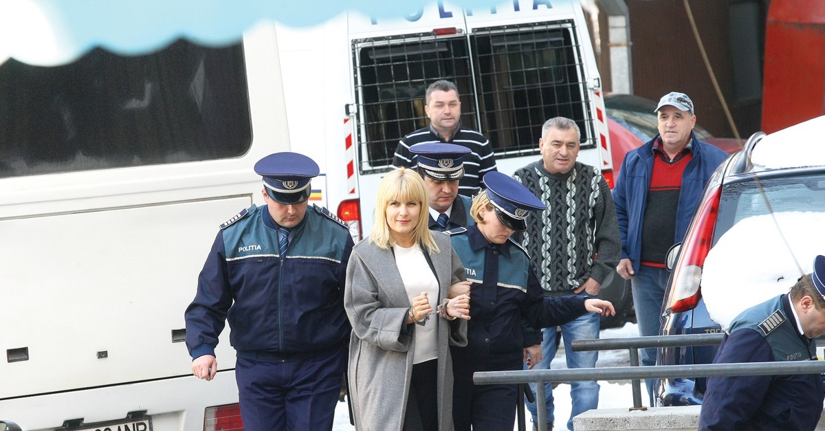 Elena Udrea, cu aceiași chiloței pe ea de patru zile?