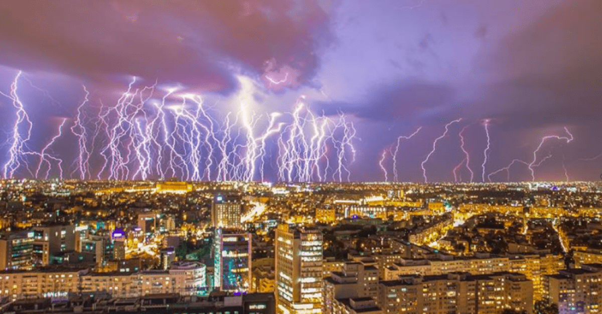 Cum se formează fulgerul, trăsnetul şi tunetul. Fenomenul periculos ...