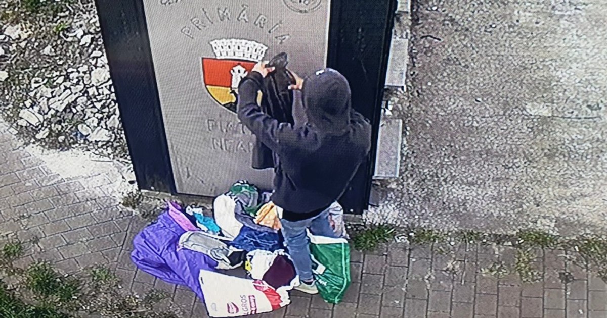 „Parada modei” la tomberoanele de gunoi. Ce au descoperit poliţiştii ...