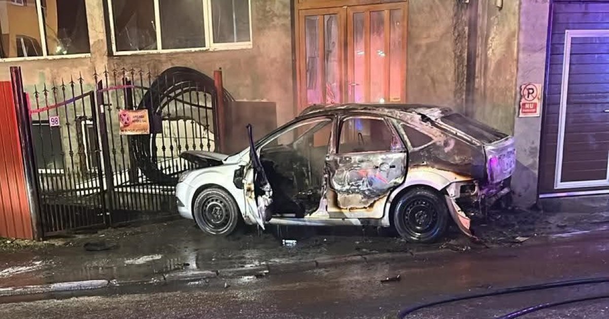 Un bărbat a ajuns intubat şi cu arsuri grave la spital, după ce şi-a dat foc în maşină. Scandal ...
