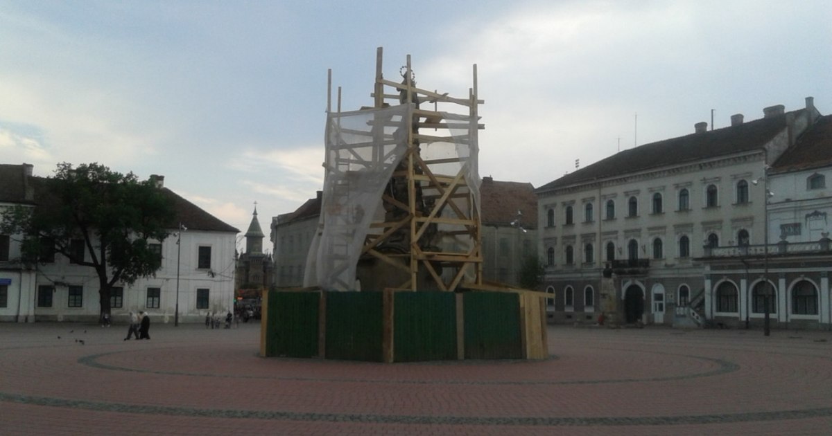 FOTO A început restaurarea monumentului "Ciumei", realizat în 1756 ...