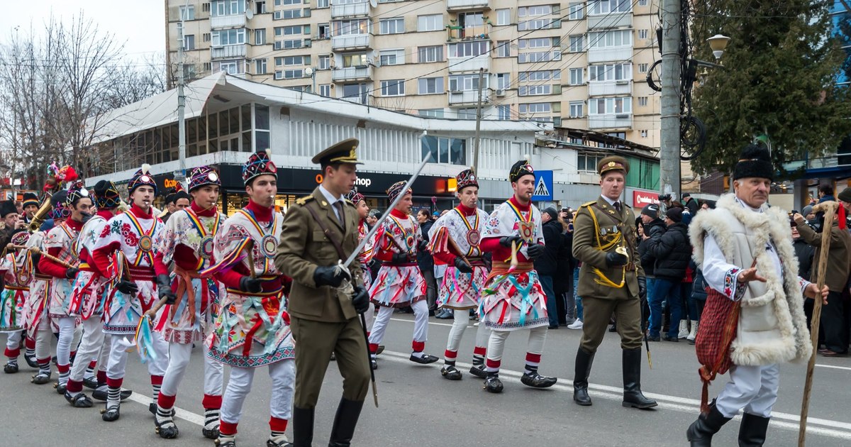 Poveşti cu cete de haiduci, potere şi arnăuţi, tradiţii la poale de ...