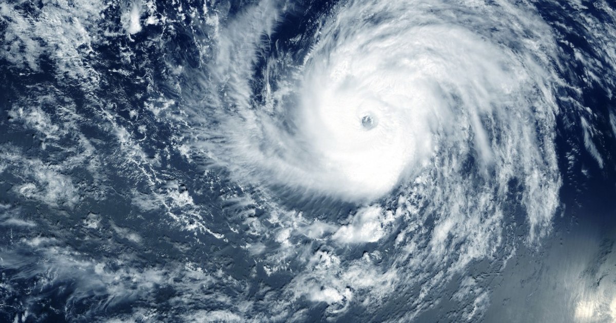 Uraganul Sam de gradul 4 a fost filmat din interior de un robot ...