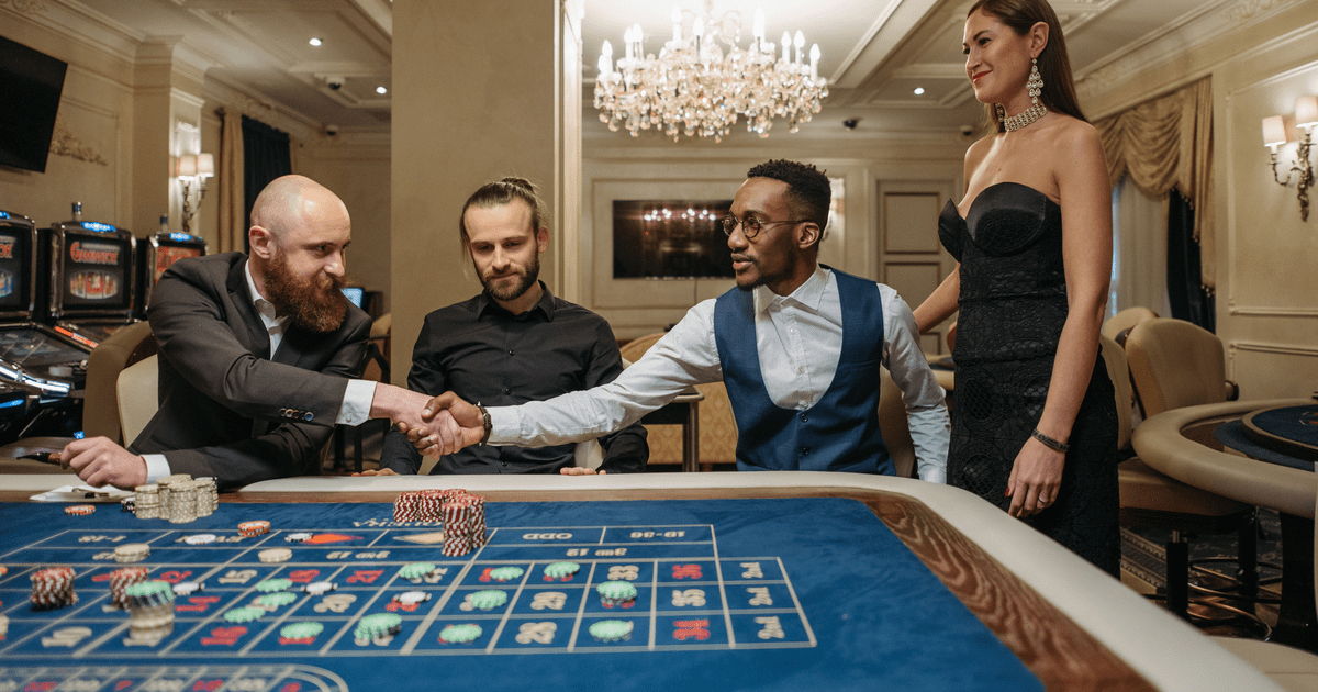 Blackjack sau Baccarat: care joc este mai avantajos?