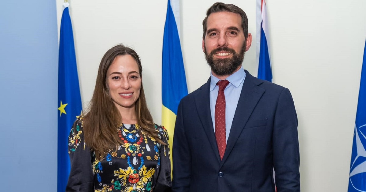 Nicolae al României și soția sa, Alina-Maria, au sărbătorit Ziua ...