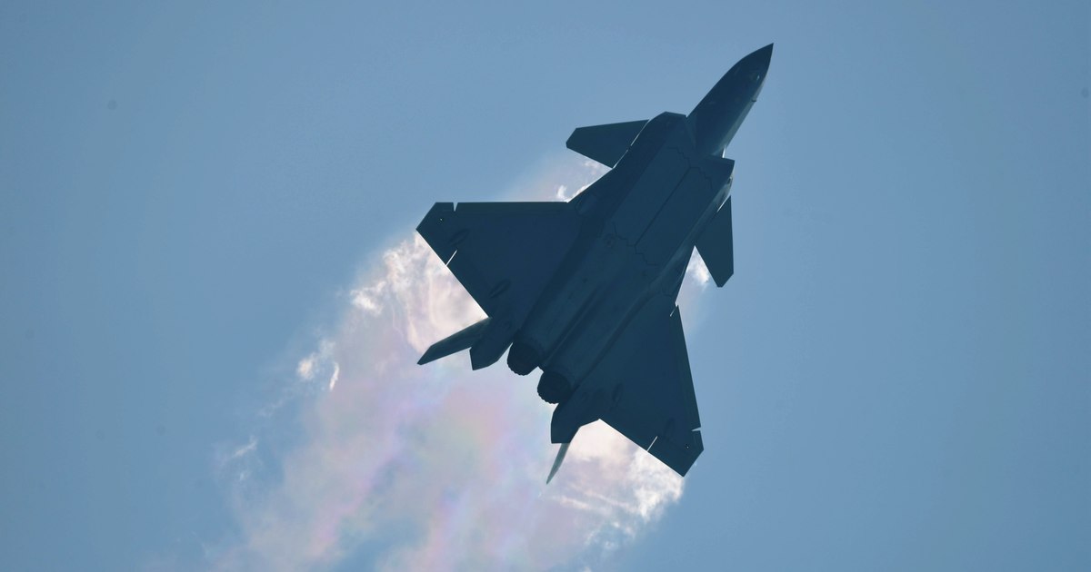 O aeronavă prăbușită, o ambasadă bombardată și 25 de ani de bănuieli ...