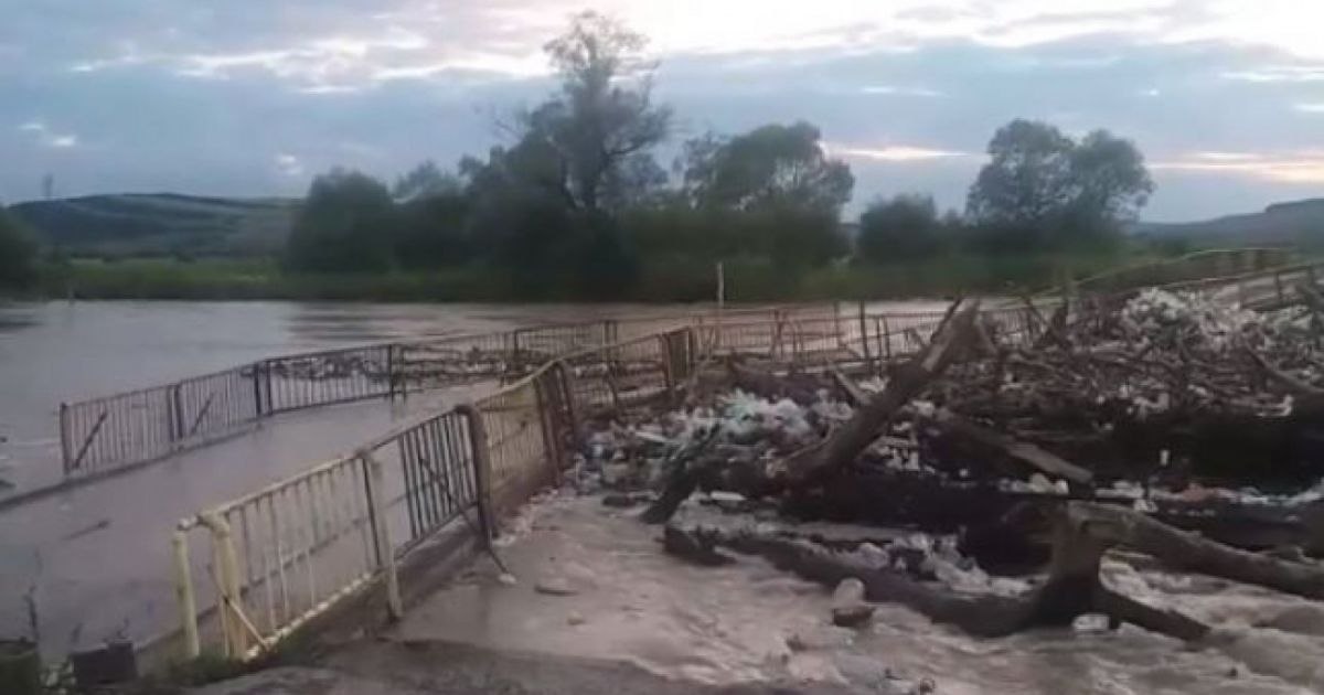 Podul de Comăna, luat pe sus pe apele Oltului va fi refăcut. Va fi din ...