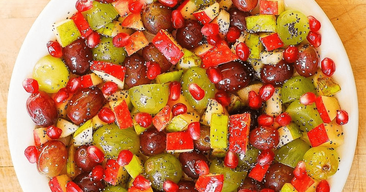 Salată de fructe cu miere şi seminţe de mac