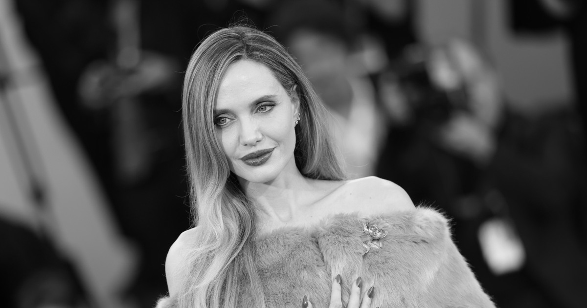 Angelina a evitat cât a putut să dea nas în nas cu Brad Pitt și iubita ...