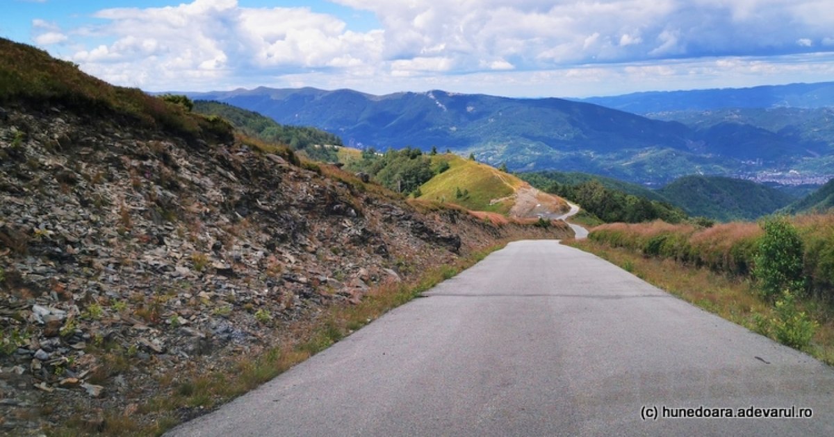 Transvîlcan, drumul spectaculos care traversează Pasul Vulcan | adevarul.ro