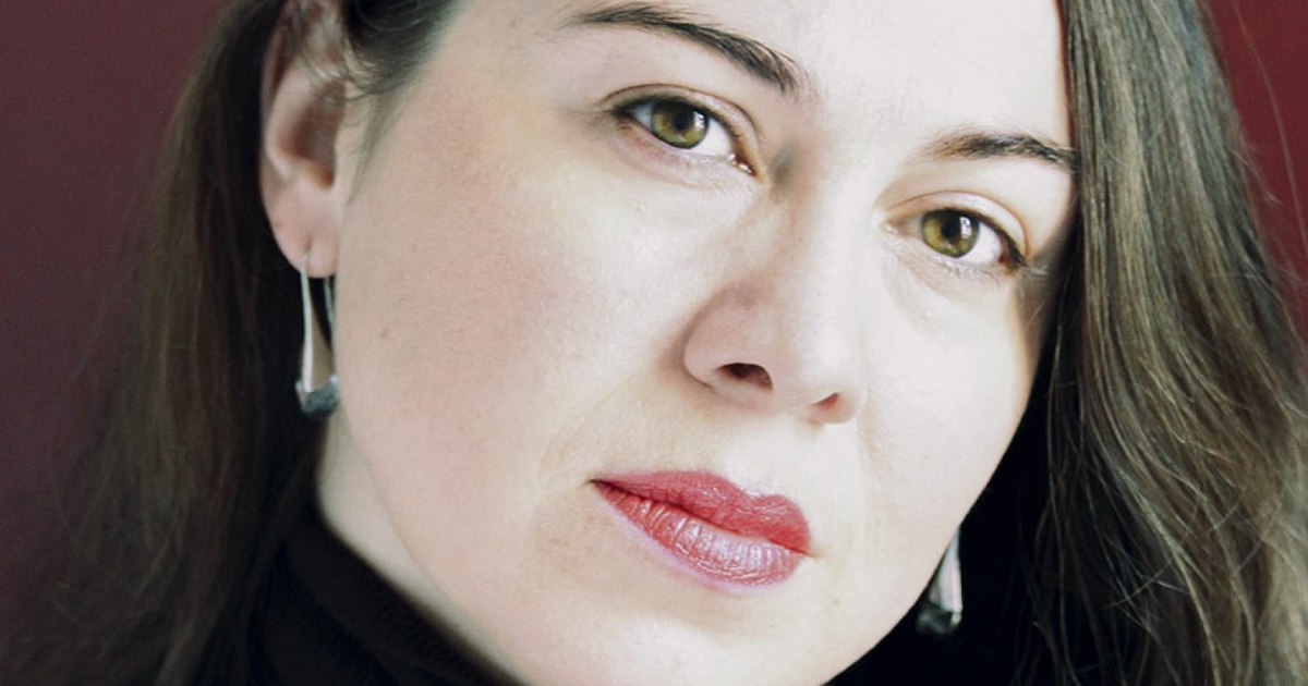 INTERVIU Scriitoarea Laura T. Ilea: „În România politica e pâinea de ...