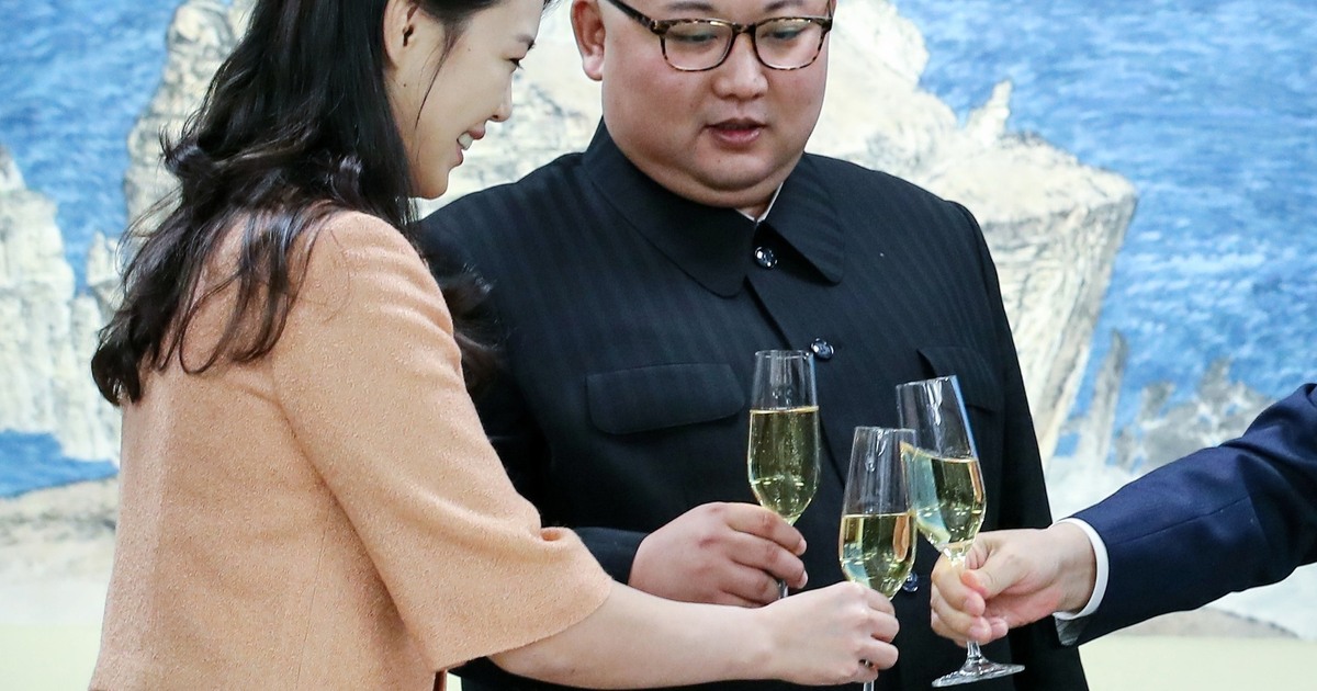 Cine este şi cum arată soţia lui Kim Jong-un. Ea este Prima Doamnă a ...