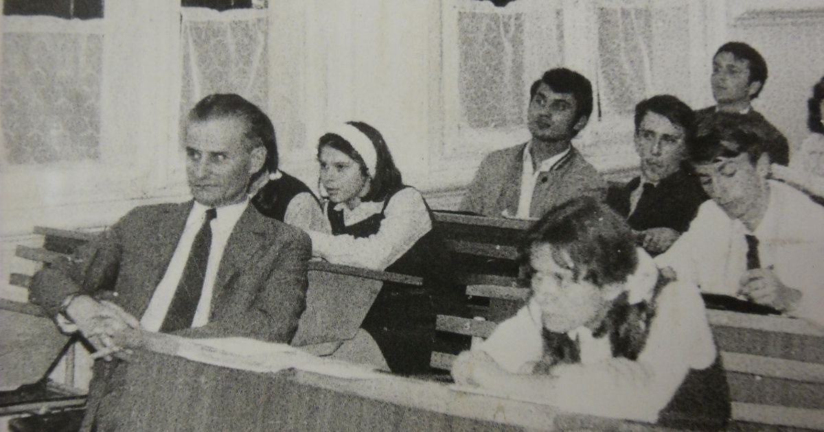 Colegiul Naţional „Roman- Vodă” omagiază o personalitate pe lună ...