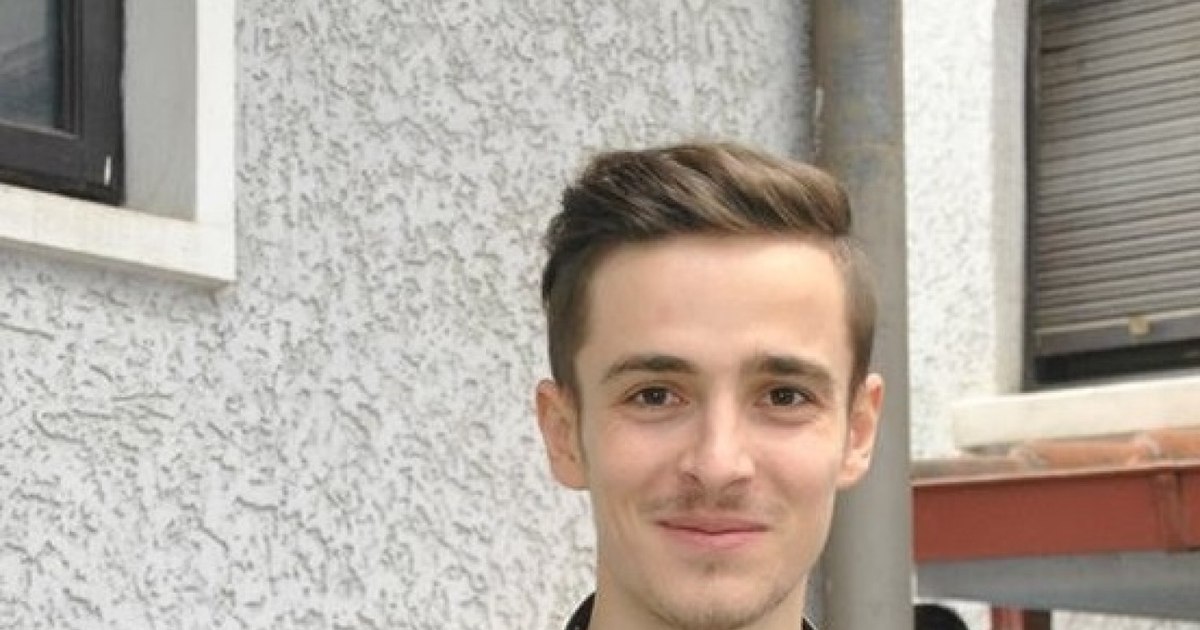 Andrei Leonte, profesor de liceu. Cântăreţul îi învaţă pe elevi cum să se apere de pericolele de ...